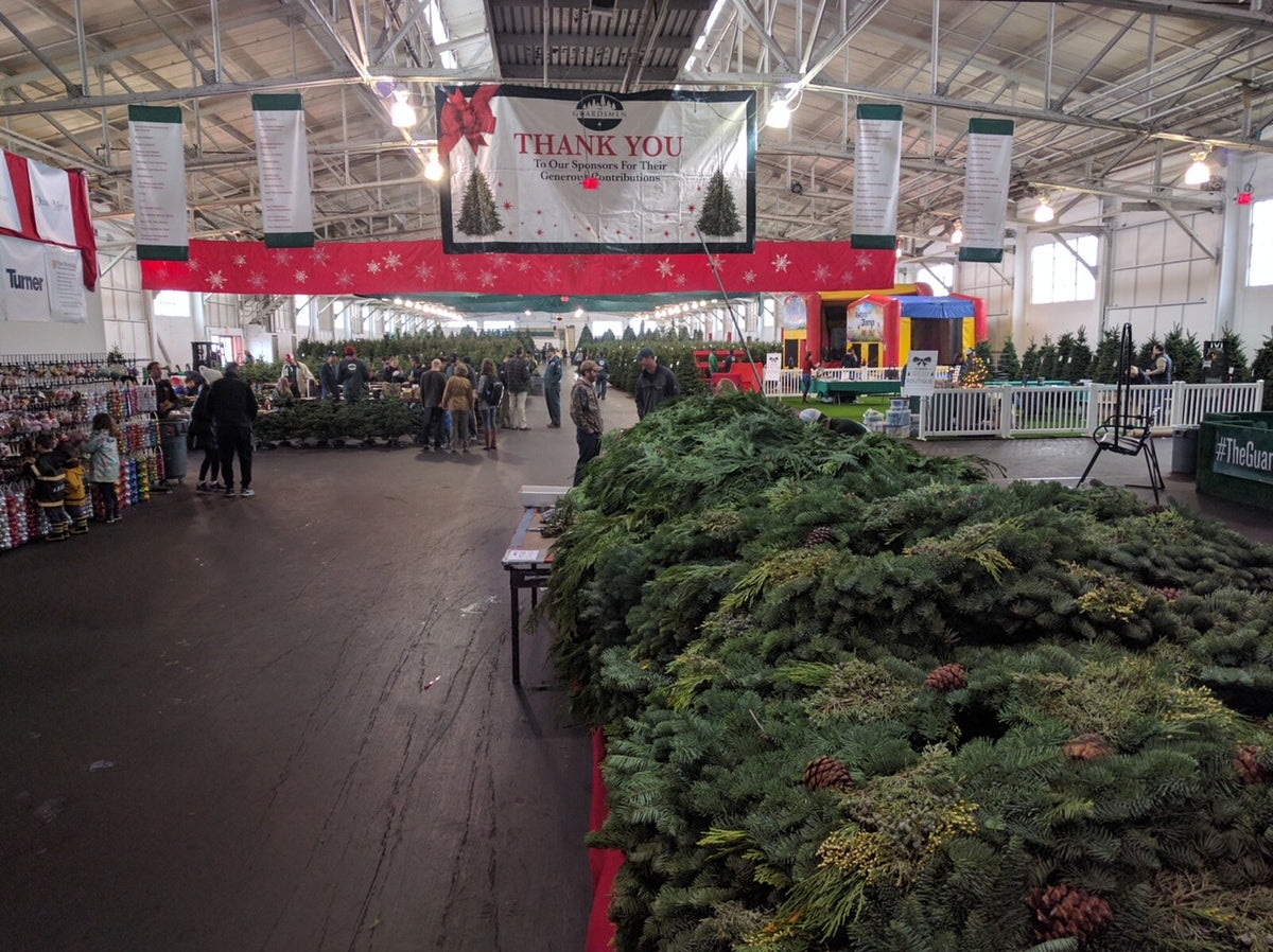 Fresh Christmas Wreaths – Guardsmen Tree Lot